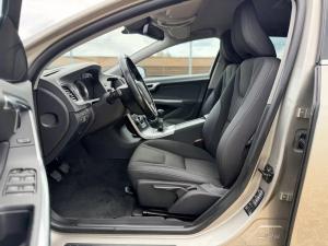 Brown Volvo V60 2012 in Riga, with an engine capacity of 1.60 L and mileage of 158 thousand km for 6995 €, photo 8 on AUTOMOTO.COM.LV