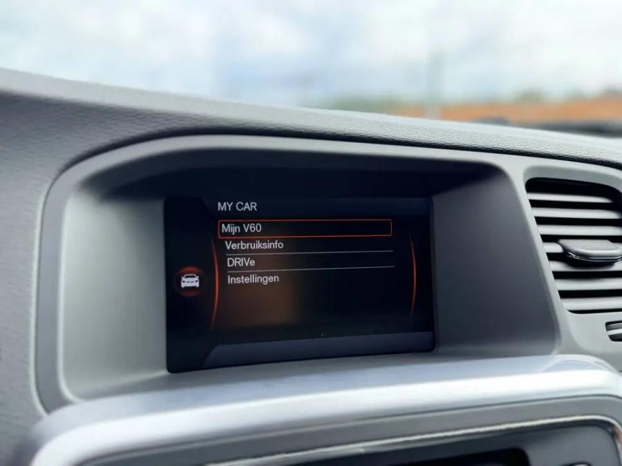 Brown Volvo V60 2012 in Riga, with an engine capacity of 1.60 L and mileage of 158 thousand km for 6995 €, photo 14 on AUTOMOTO.COM.LV