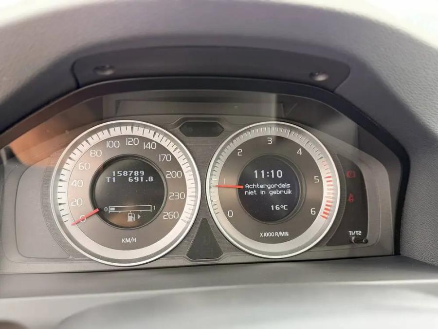 Brown Volvo V60 2012 in Riga, with an engine capacity of 1.60 L and mileage of 158 thousand km for 6995 €, photo 18 on AUTOMOTO.COM.LV