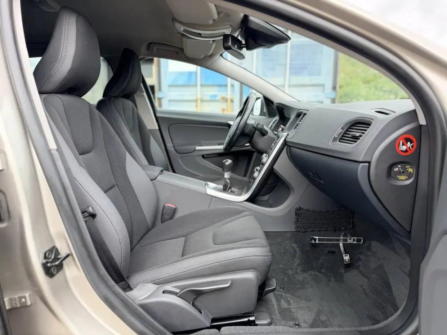 Brown Volvo V60 2012 in Riga, with an engine capacity of 1.60 L and mileage of 158 thousand km for 6995 €, photo 21 on AUTOMOTO.COM.LV