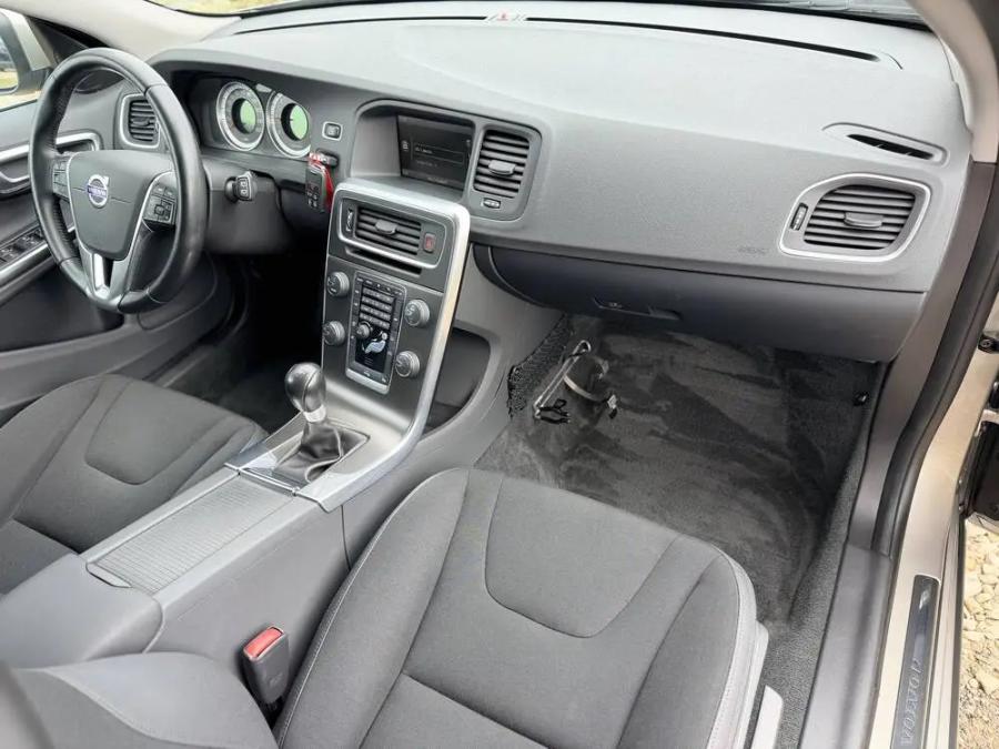 Brown Volvo V60 2012 in Riga, with an engine capacity of 1.60 L and mileage of 158 thousand km for 6995 €, photo 22 on AUTOMOTO.COM.LV