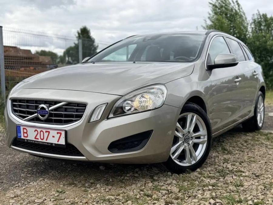 Brown Volvo V60 2012 in Riga, with an engine capacity of 1.60 L and mileage of 158 thousand km for 6995 €, photo 26 on AUTOMOTO.COM.LV