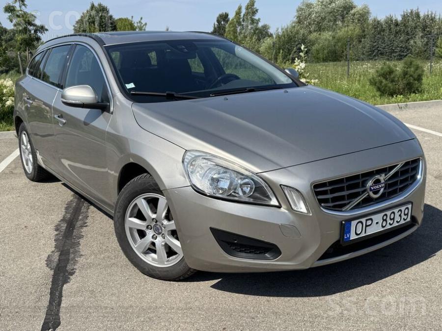 Brown Volvo V60 2012 in Jelgava, with an engine capacity of 2.40 L and mileage of 190 thousand km for 7490 €, photo 1 on AUTOMOTO.COM.LV