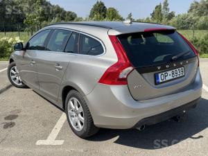 Brown Volvo V60 2012 in Jelgava, with an engine capacity of 2.40 L and mileage of 190 thousand km for 7490 €, photo 4 on AUTOMOTO.COM.LV
