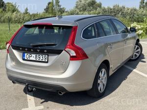 Brown Volvo V60 2012 in Jelgava, with an engine capacity of 2.40 L and mileage of 190 thousand km for 7490 €, photo 5 on AUTOMOTO.COM.LV