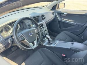 Brown Volvo V60 2012 in Jelgava, with an engine capacity of 2.40 L and mileage of 190 thousand km for 7490 €, photo 6 on AUTOMOTO.COM.LV