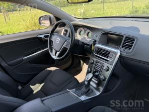Brown Volvo V60 2012 in Jelgava, with an engine capacity of 2.40 L and mileage of 190 thousand km for 7490 €, photo 7 on AUTOMOTO.COM.LV