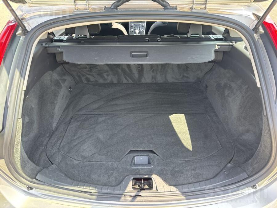 Brown Volvo V60 2012 in Jelgava, with an engine capacity of 2.40 L and mileage of 190 thousand km for 7490 €, photo 14 on AUTOMOTO.COM.LV