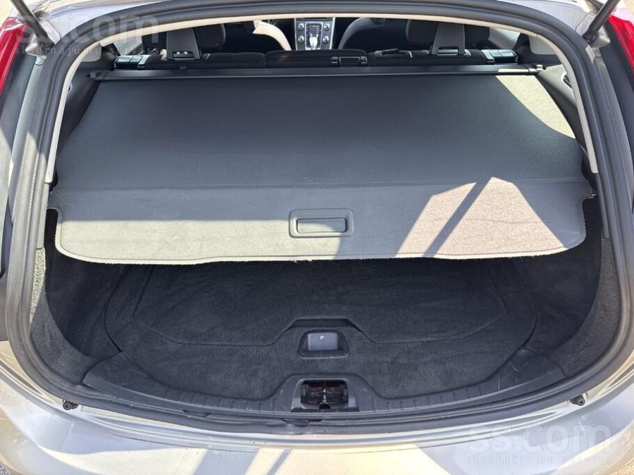 Brown Volvo V60 2012 in Jelgava, with an engine capacity of 2.40 L and mileage of 190 thousand km for 7490 €, photo 15 on AUTOMOTO.COM.LV