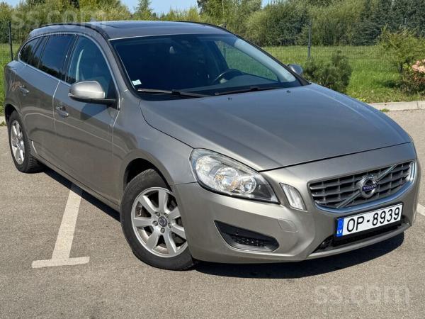 Brown Volvo V60 2012 in Jelgava, with an engine capacity of 2.40 L and mileage of 190 thousand km for 6490 €, photo 1 on AUTOMOTO.COM.LV