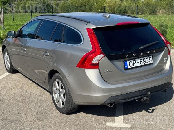 Brown Volvo V60 2012 in Jelgava, with an engine capacity of 2.40 L and mileage of 190 thousand km for 6490 €, photo 4 on AUTOMOTO.COM.LV