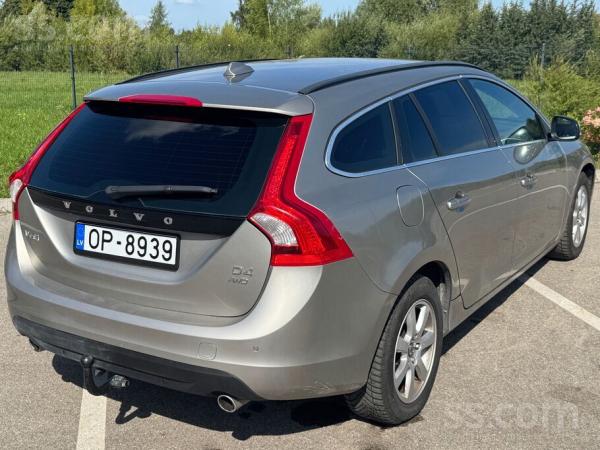 Brown Volvo V60 2012 in Jelgava, with an engine capacity of 2.40 L and mileage of 190 thousand km for 6490 €, photo 5 on AUTOMOTO.COM.LV
