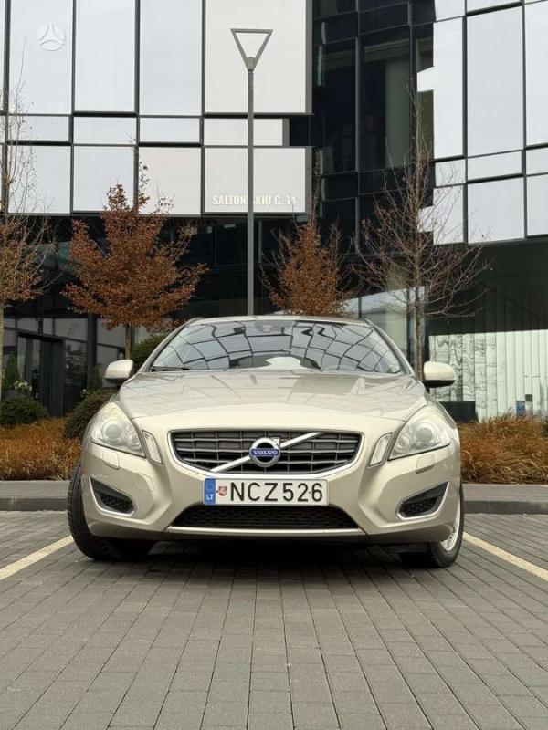 Brūns Volvo V60 2013 Viļņa, ar dzinēja tilpumu 1.56 L un nobraukumu 327 tūkst. km par 6800 €, foto 3 vietnē AUTOMOTO.COM.LV