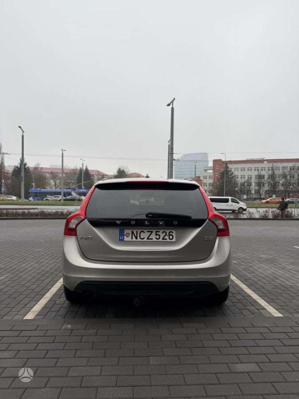 Brūns Volvo V60 2013 Viļņa, ar dzinēja tilpumu 1.56 L un nobraukumu 327 tūkst. km par 6800 €, foto 5 vietnē AUTOMOTO.COM.LV