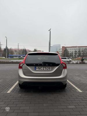 Brown Volvo V60 2013 in Vilnius, with an engine capacity of 1.56 L and mileage of 327 thousand km for 6800 €, photo 5 on AUTOMOTO.COM.LV