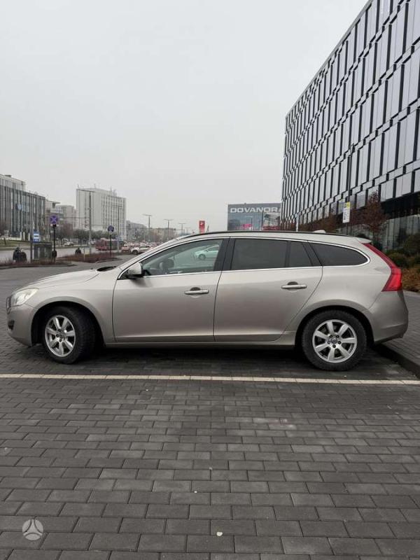 Brūns Volvo V60 2013 Viļņa, ar dzinēja tilpumu 1.56 L un nobraukumu 327 tūkst. km par 6800 €, foto 6 vietnē AUTOMOTO.COM.LV