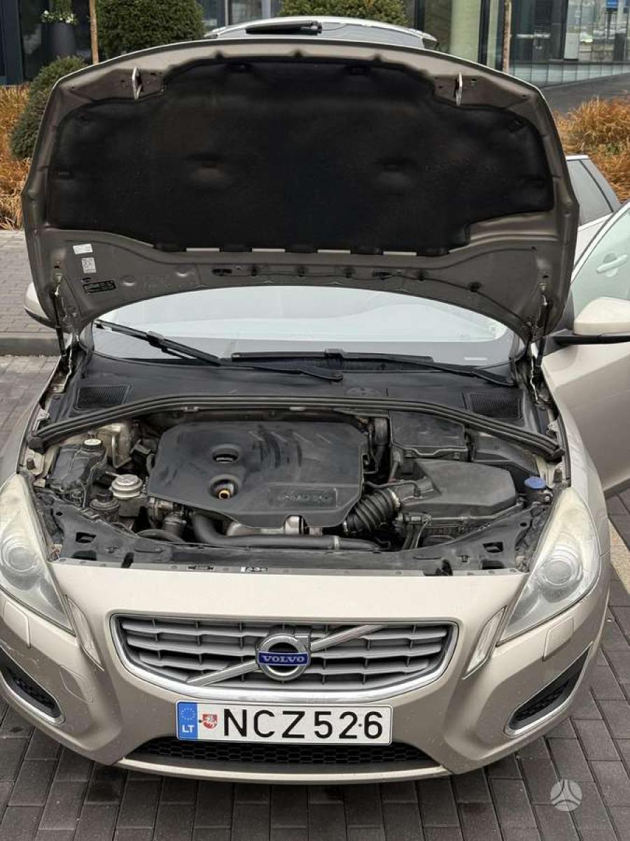 Brown Volvo V60 2013 in Vilnius, with an engine capacity of 1.56 L and mileage of 327 thousand km for 6800 €, photo 15 on AUTOMOTO.COM.LV