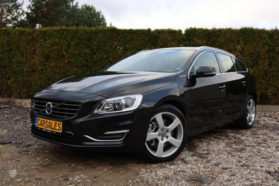 Brown Volvo V60 2013 in Alytus, with an engine capacity of 2.40 L and mileage of 273 thousand km for 7700 €, photo 1 on AUTOMOTO.COM.LV