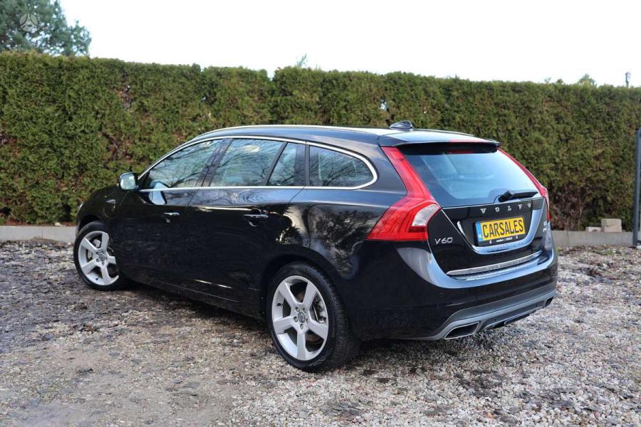 Brown Volvo V60 2013 in Alytus, with an engine capacity of 2.40 L and mileage of 273 thousand km for 7700 €, photo 3 on AUTOMOTO.COM.LV
