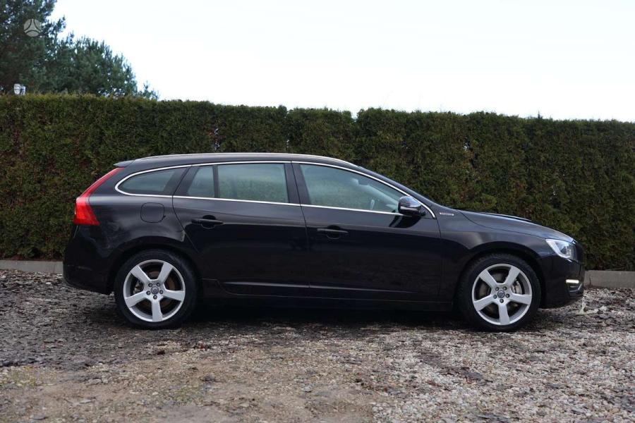 Brown Volvo V60 2013 in Alytus, with an engine capacity of 2.40 L and mileage of 273 thousand km for 7700 €, photo 6 on AUTOMOTO.COM.LV