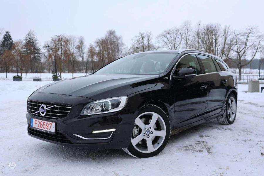 Brūns Volvo V60 2013 Alīta, ar dzinēja tilpumu 2.40 L un nobraukumu 273 tūkst. km par 7700 €, foto 1 vietnē AUTOMOTO.COM.LV