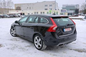Brūns Volvo V60 2013 Alīta, ar dzinēja tilpumu 2.40 L un nobraukumu 273 tūkst. km par 7700 €, foto 3 vietnē AUTOMOTO.COM.LV