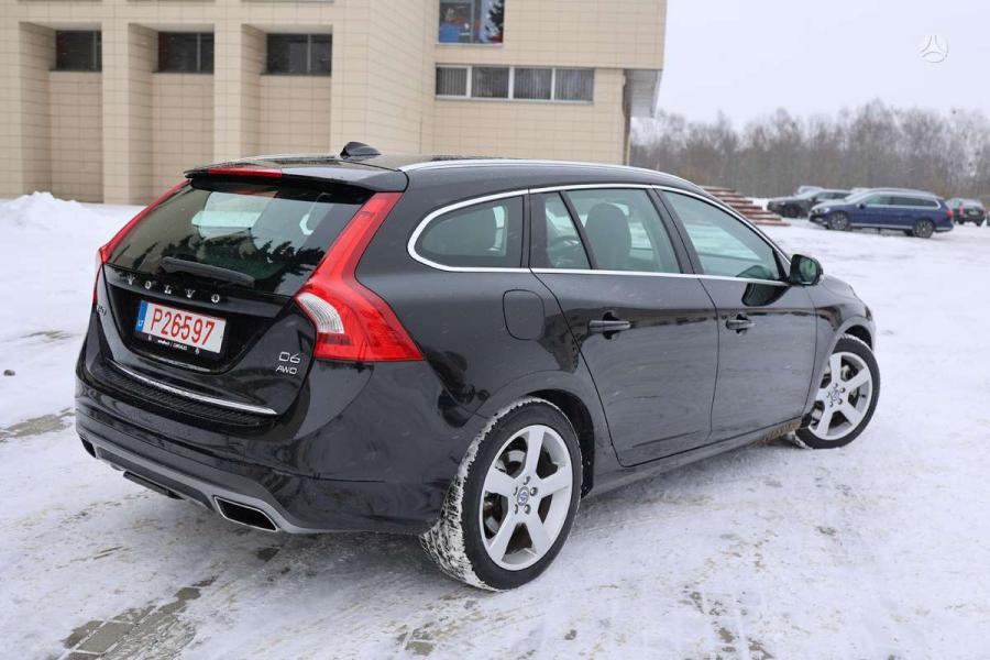 Brūns Volvo V60 2013 Alīta, ar dzinēja tilpumu 2.40 L un nobraukumu 273 tūkst. km par 7700 €, foto 4 vietnē AUTOMOTO.COM.LV