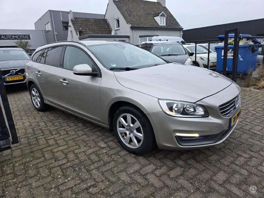 Brown Volvo V60 2013 in Vilnius, with an engine capacity of 1.56 L and mileage of 223 thousand km for 7200 €, photo 38 on AUTOMOTO.COM.LV