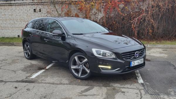 Brown Volvo V60 2013 in Riga, with an engine capacity of 2.40 L and mileage of 270 thousand km for 8990 €, photo 1 on AUTOMOTO.COM.LV