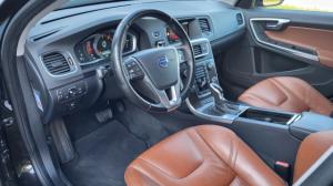 Brūns Volvo V60 2013 Rīga, ar dzinēja tilpumu 2.40 L un nobraukumu 270 tūkst. km par 8990 €, foto 5 vietnē AUTOMOTO.COM.LV