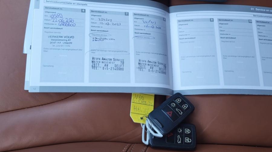 Brūns Volvo V60 2013 Rīga, ar dzinēja tilpumu 2.40 L un nobraukumu 270 tūkst. km par 8990 €, foto 13 vietnē AUTOMOTO.COM.LV