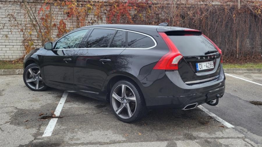 Brūns Volvo V60 2013 Rīga, ar dzinēja tilpumu 2.40 L un nobraukumu 270 tūkst. km par 8990 €, foto 18 vietnē AUTOMOTO.COM.LV
