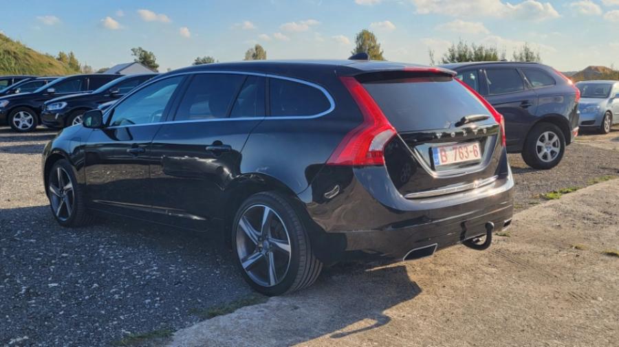 Brūns Volvo V60 2013 Rīga, ar dzinēja tilpumu 2.40 L un nobraukumu 270 tūkst. km par 8990 €, foto 20 vietnē AUTOMOTO.COM.LV
