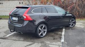 Brūns Volvo V60 2013 Rīga, ar dzinēja tilpumu 2.40 L un nobraukumu 270 tūkst. km par 8990 €, foto 25 vietnē AUTOMOTO.COM.LV
