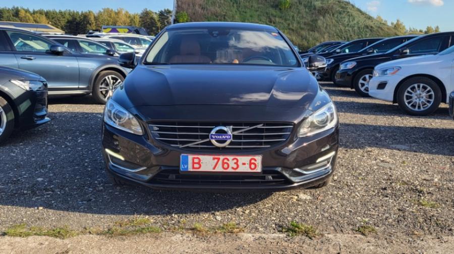 Brūns Volvo V60 2013 Rīga, ar dzinēja tilpumu 2.40 L un nobraukumu 270 tūkst. km par 8990 €, foto 26 vietnē AUTOMOTO.COM.LV
