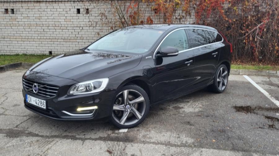 Brūns Volvo V60 2013 Rīga, ar dzinēja tilpumu 2.40 L un nobraukumu 270 tūkst. km par 8990 €, foto 30 vietnē AUTOMOTO.COM.LV