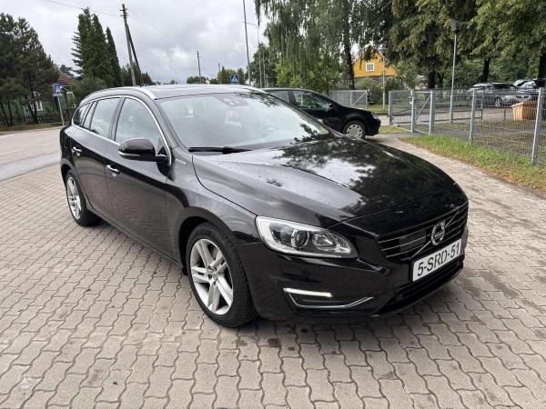 Brūns Volvo V60 2013 Marijampole, ar dzinēja tilpumu 2.40 L un nobraukumu 300 tūkst. km par 4900 €, foto 1 vietnē AUTOMOTO.COM.LV