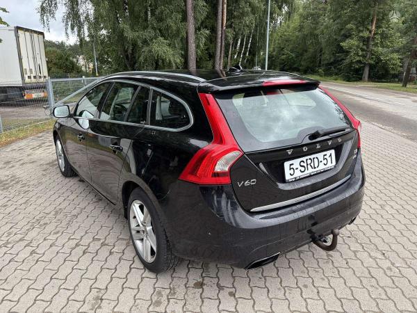 Brūns Volvo V60 2013 Marijampole, ar dzinēja tilpumu 2.40 L un nobraukumu 300 tūkst. km par 4900 €, foto 4 vietnē AUTOMOTO.COM.LV