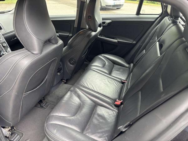 Brūns Volvo V60 2013 Marijampole, ar dzinēja tilpumu 2.40 L un nobraukumu 300 tūkst. km par 4900 €, foto 6 vietnē AUTOMOTO.COM.LV
