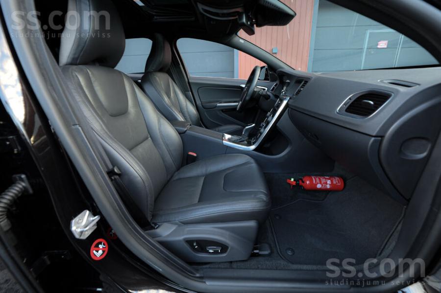 Brūns Volvo V60 2013 Jelgava, ar dzinēja tilpumu 2.40 L un nobraukumu 0 tūkst. km par 8990 €, foto 13 vietnē AUTOMOTO.COM.LV