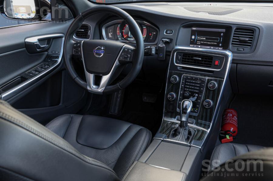 Brūns Volvo V60 2013 Jelgava, ar dzinēja tilpumu 2.40 L un nobraukumu 0 tūkst. km par 8990 €, foto 14 vietnē AUTOMOTO.COM.LV