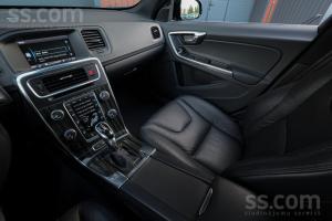 Brūns Volvo V60 2013 Jelgava, ar dzinēja tilpumu 2.40 L un nobraukumu 0 tūkst. km par 8990 €, foto 21 vietnē AUTOMOTO.COM.LV