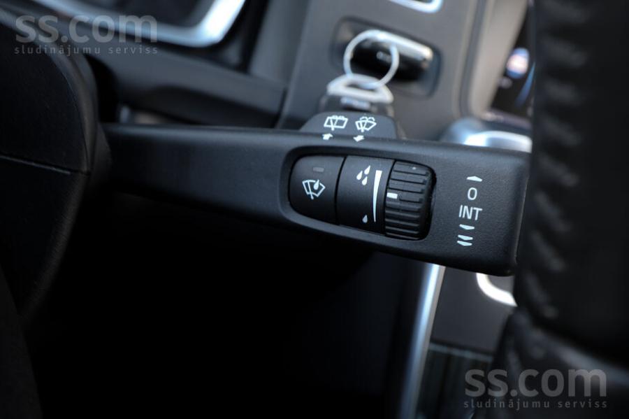 Brūns Volvo V60 2013 Jelgava, ar dzinēja tilpumu 2.40 L un nobraukumu 0 tūkst. km par 8990 €, foto 25 vietnē AUTOMOTO.COM.LV