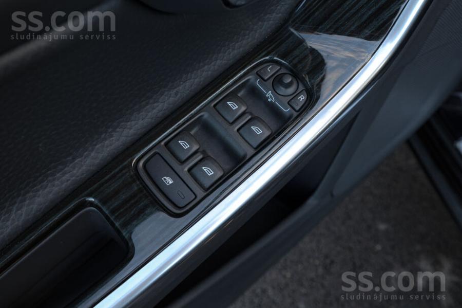 Brūns Volvo V60 2013 Jelgava, ar dzinēja tilpumu 2.40 L un nobraukumu 0 tūkst. km par 8990 €, foto 28 vietnē AUTOMOTO.COM.LV
