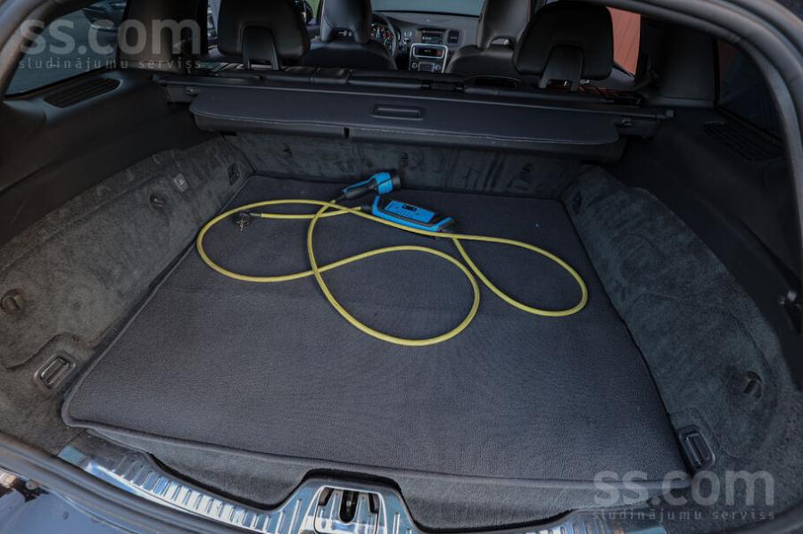Brūns Volvo V60 2013 Jelgava, ar dzinēja tilpumu 2.40 L un nobraukumu 0 tūkst. km par 8990 €, foto 32 vietnē AUTOMOTO.COM.LV