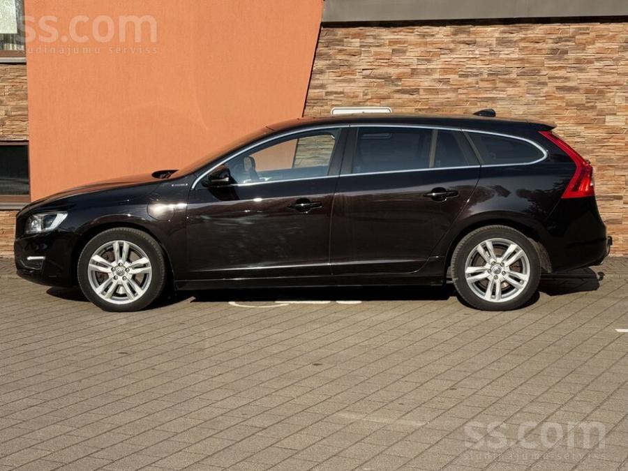 Brūns Volvo V60 2014 Rīga, ar dzinēja tilpumu 2.40 L un nobraukumu 223 tūkst. km par 6950 €, foto 3 vietnē AUTOMOTO.COM.LV