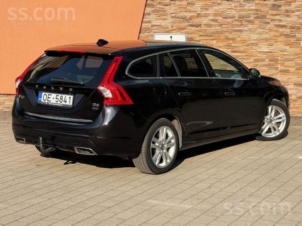 Brūns Volvo V60 2014 Rīga, ar dzinēja tilpumu 2.40 L un nobraukumu 223 tūkst. km par 6950 €, foto 5 vietnē AUTOMOTO.COM.LV