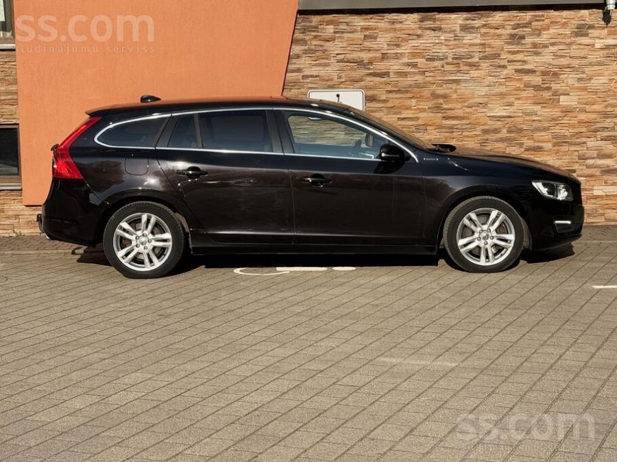 Brūns Volvo V60 2014 Rīga, ar dzinēja tilpumu 2.40 L un nobraukumu 223 tūkst. km par 6950 €, foto 6 vietnē AUTOMOTO.COM.LV
