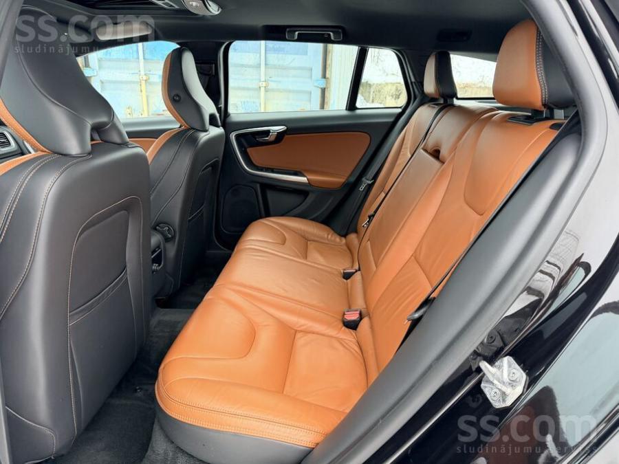 Brūns Volvo V60 2014 Rīga, ar dzinēja tilpumu 2.40 L un nobraukumu 0 tūkst. km par 7350 €, foto 8 vietnē AUTOMOTO.COM.LV