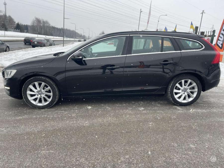 Brown Volvo V60 2014 in Kaunas, with an engine capacity of 1.97 L and mileage of 270 thousand km for 5950 €, photo 8 on AUTOMOTO.COM.LV